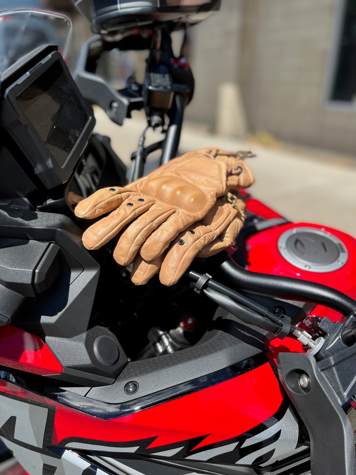 Good Motorcycle Gloves Need Style and Protection; Fogy Garage Ursus ...