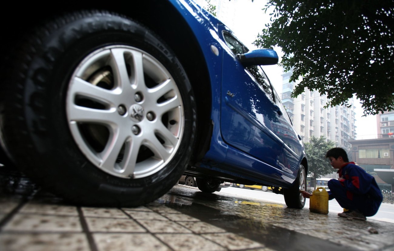 Can You Wash Your Car Without Using a Bucket? - MotorBiscuit