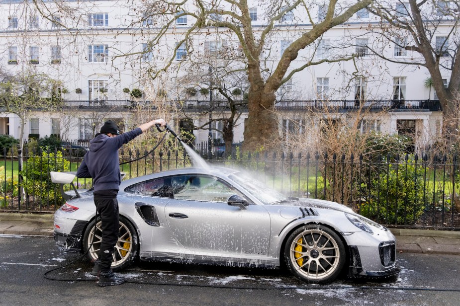 Can You Wash Your Car Without Using a Bucket?