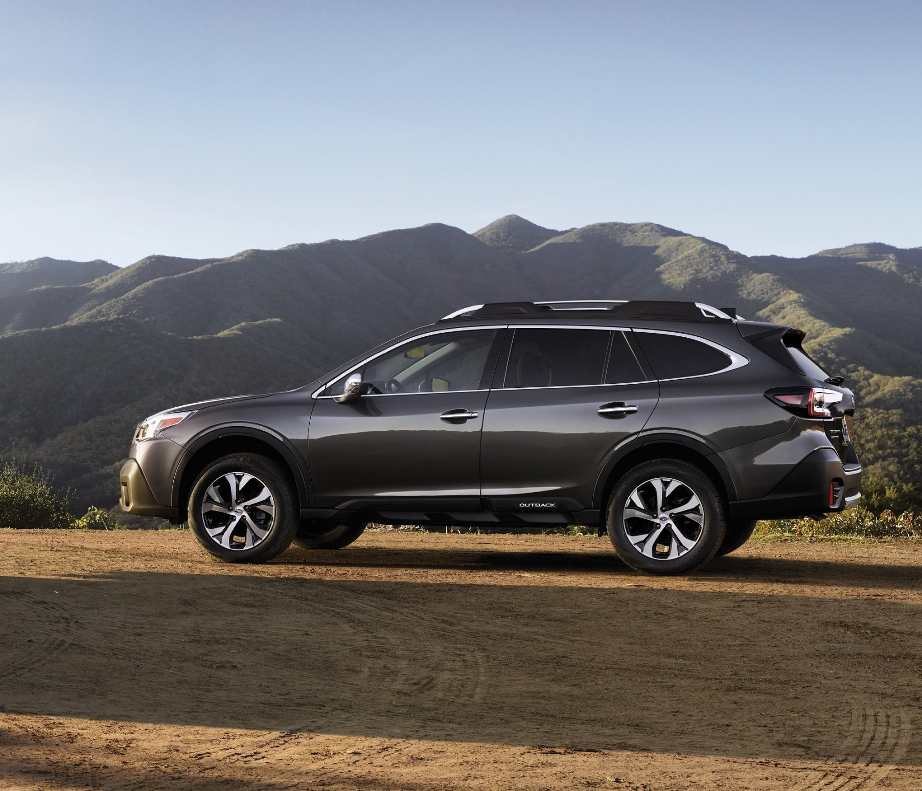 2023 Subaru Outback Limited vs. Onyx Edition