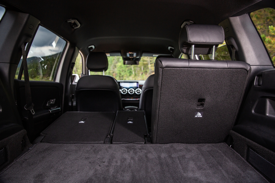 The Mercedes GLB Has One Big Advantage Over BMW's X1 - MotorBiscuit