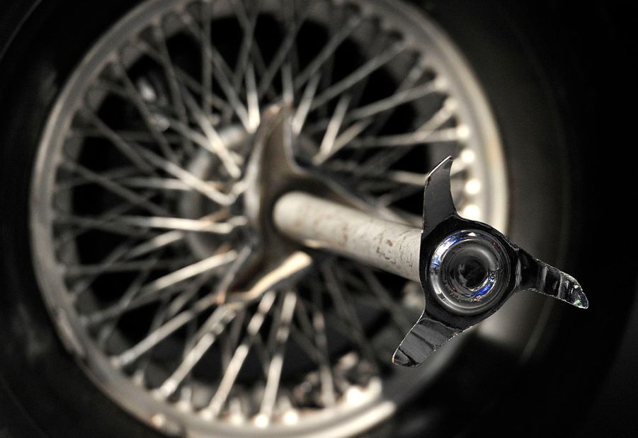 What Are 'Center Lock' Wheels?