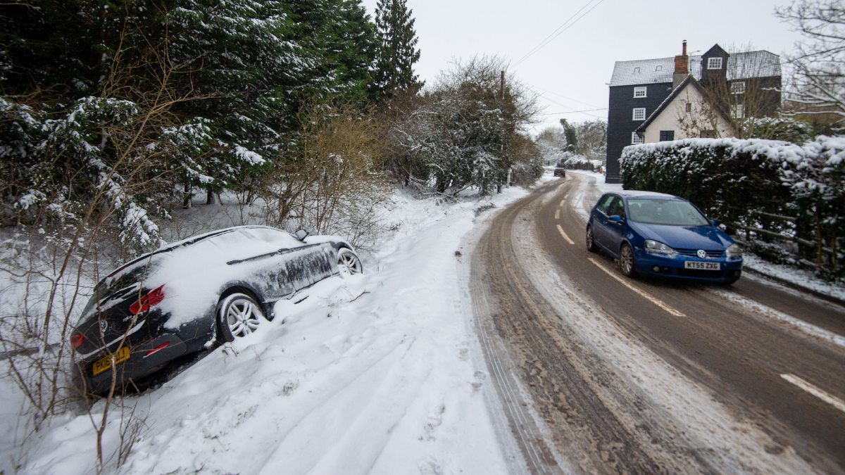 This Secret Trick Corrects Slide on Icy Road to Regain Control of Car ...