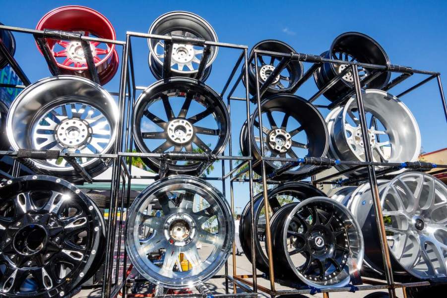 What Are Mag Wheels, and What Are Their Advantages and Disadvantages?