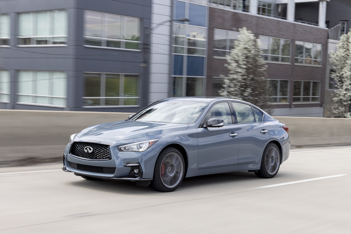 The Cheapest Infiniti Sedan Is a Sporty and Luxurious Bargain