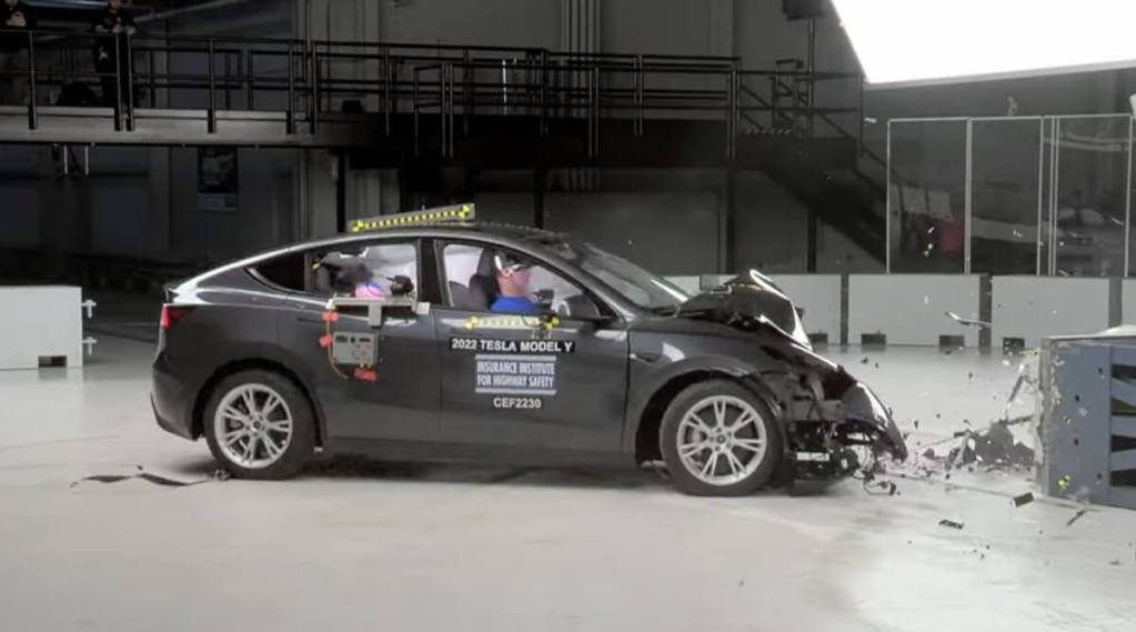 Only 2 EV SUVs Land 2023 IIHS Top Safety Pick Crash Tests