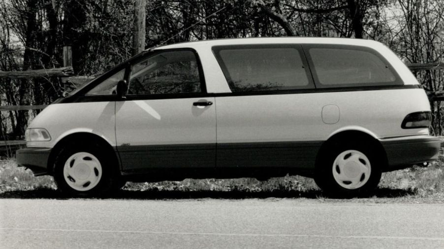 3 American Minivan Competitors of the Toyota Previa in the 1990s