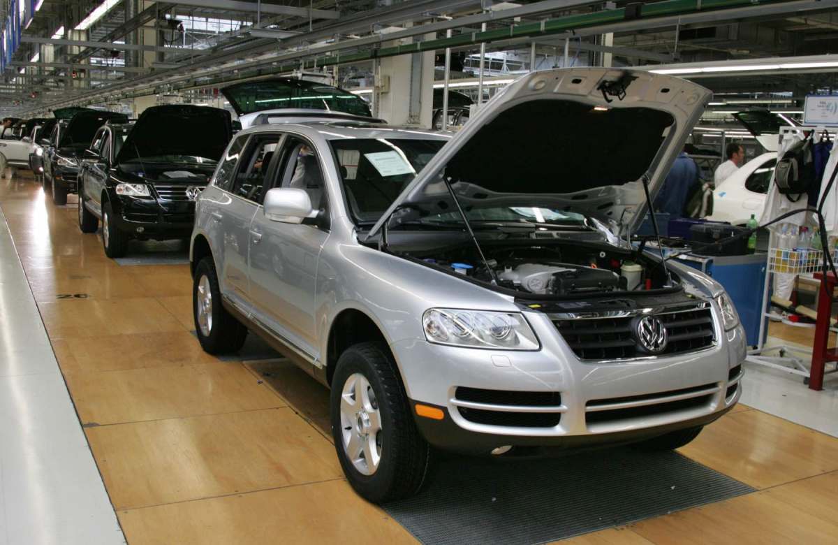 Volkswagen Once Made a Diesel V10 SUV That Could Tow 7,000 Pounds