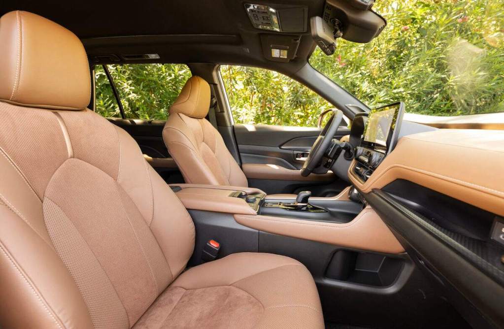 2024 Toyota Grand Highlander vs. 2024 Toyota Grand Highlander Hybrid ...