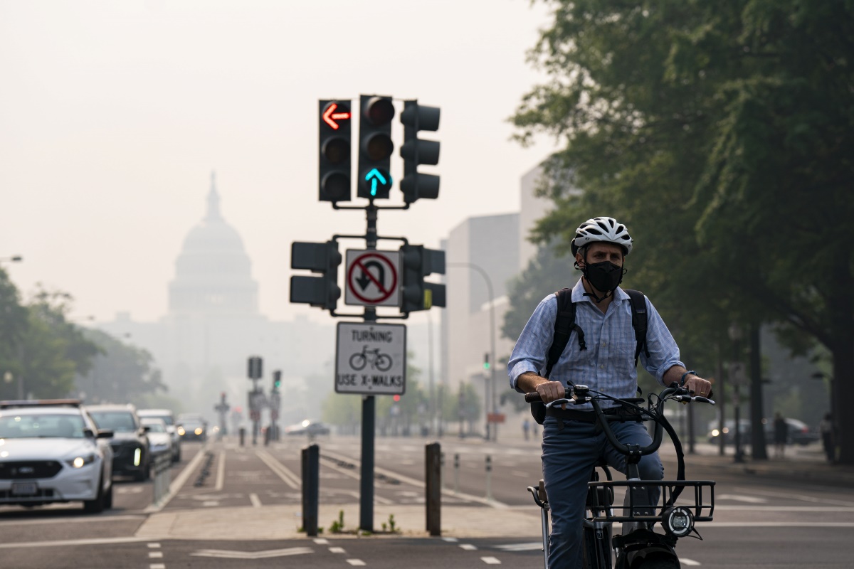 How to Stay Safe if You Have to Drive Through Wildfire Smoke