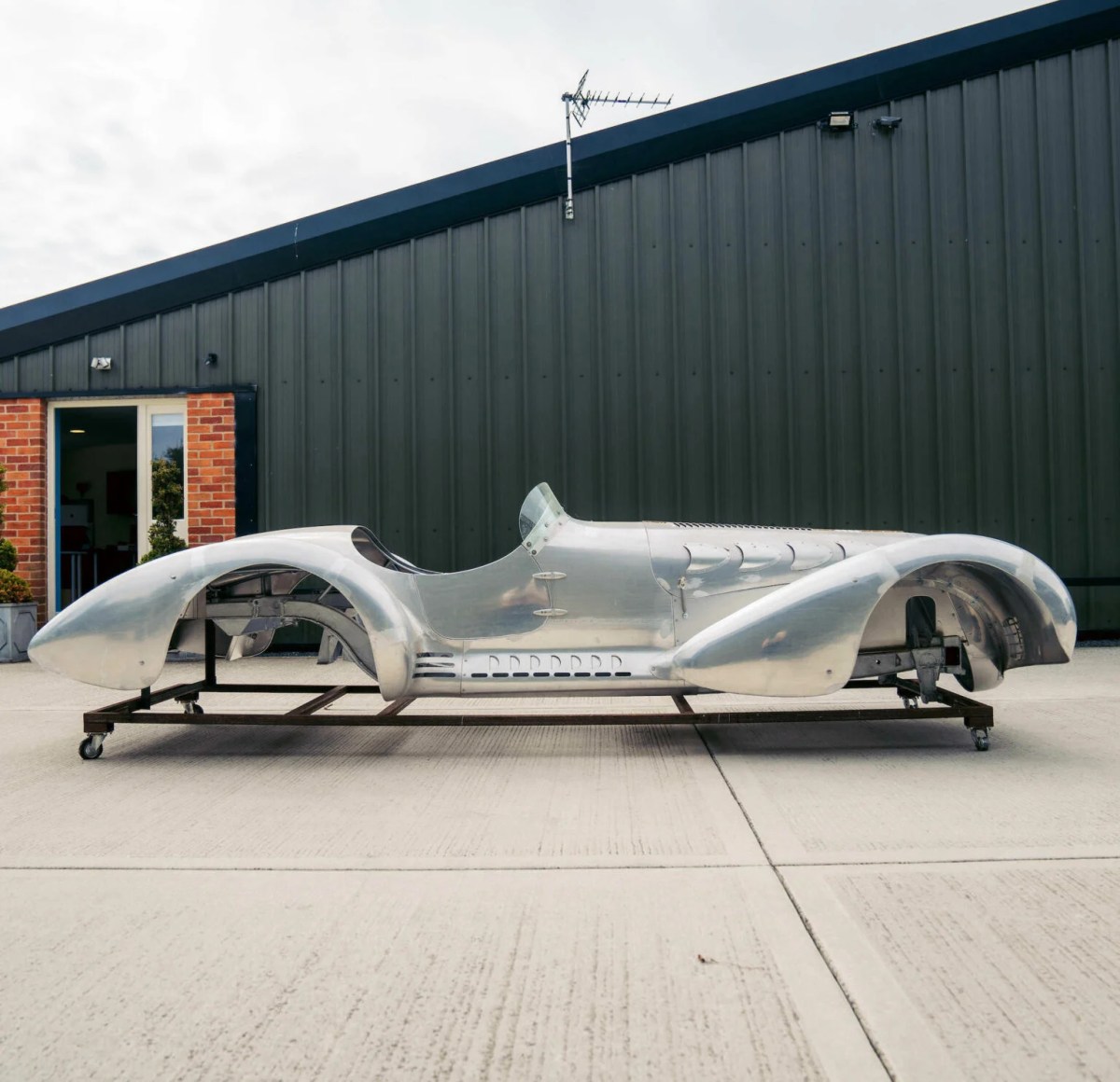 Vintage Alfa Romeo 6C 2500 Project Car Is Almost Too Pretty to Look At