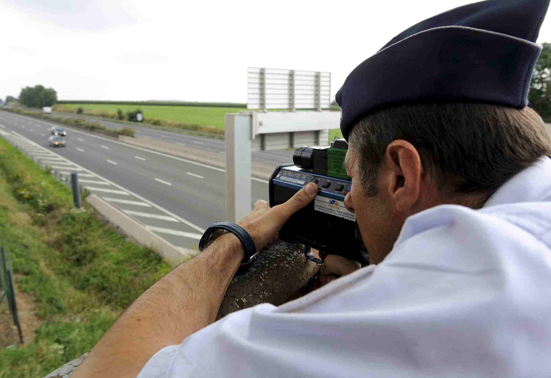 Is It Illegal to Warn Other Drivers About a Speed Trap?