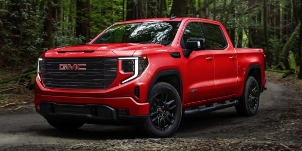 Do the 2023 Chevy Silverado and GMC Sierra 1500 Really Run the Same ...