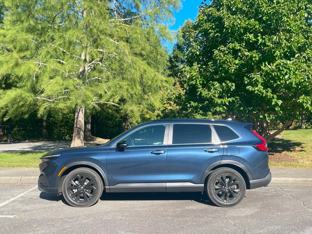 3 Pros and 2 Cons With Driving the 2023 Honda CR-V Hybrid Daily