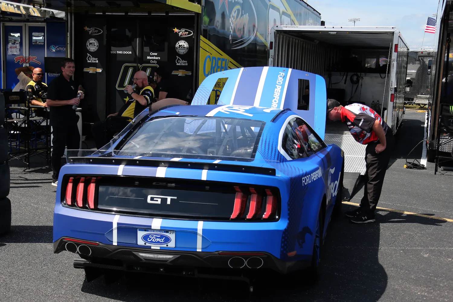How Does a NASCAR Engine Work? - MotorBiscuit