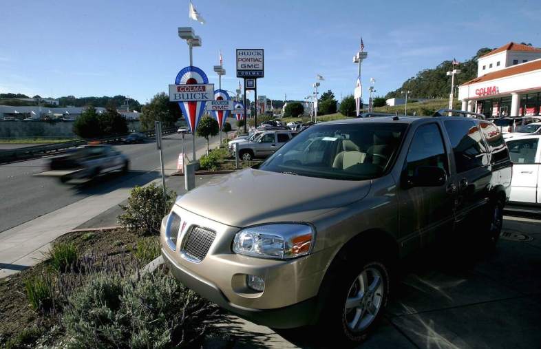 1 of the Ugliest Cars Was a Minivan Crossover From a Now-Dead GM Brand