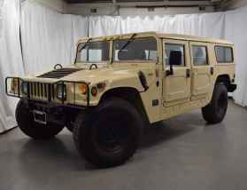 The 3-Ton 1992 Hummer H1 Is 1 of the Slowest Cars Ever Made