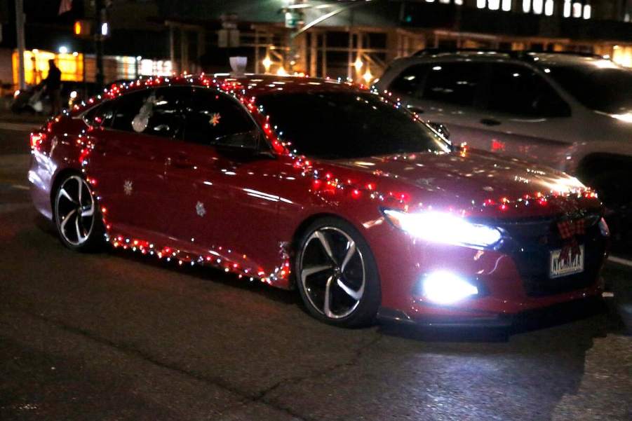 8 Festive Ways to Decorate Your Car for the Holidays