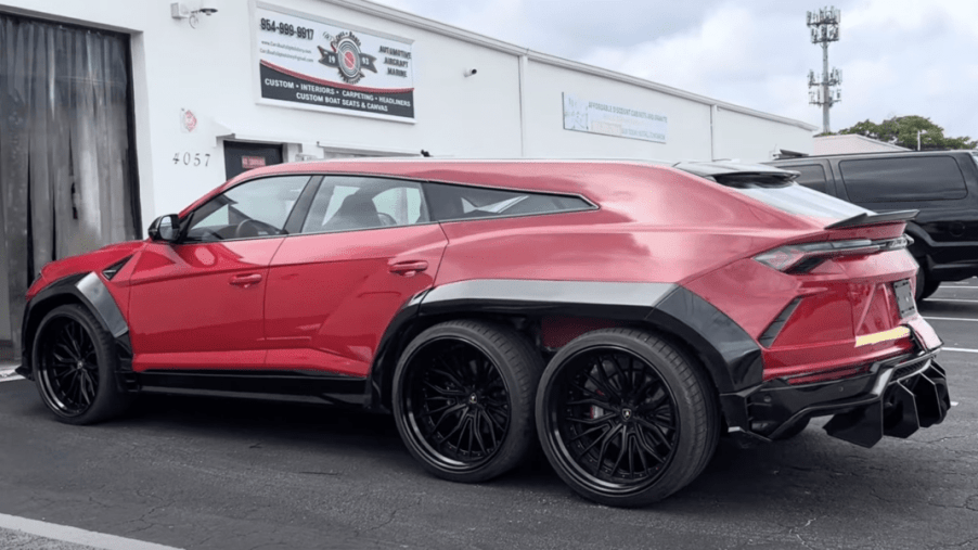 Lamborghini Urus SUV Owner Converts It to 6x6 Drive