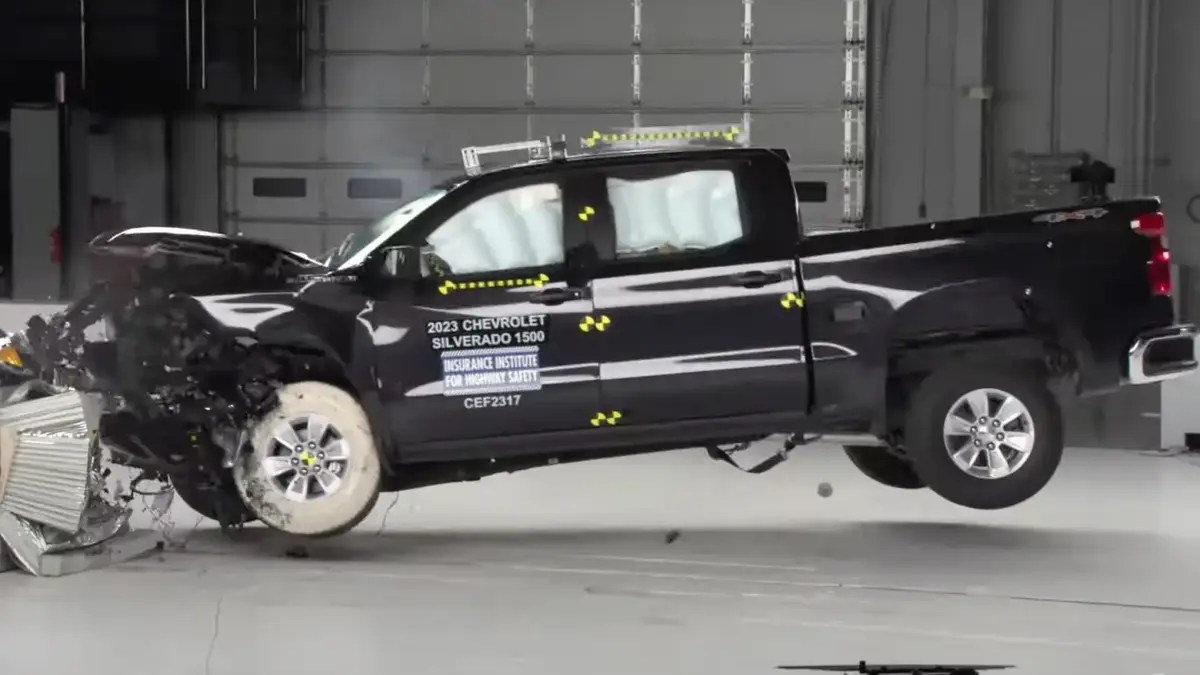 All 2023 Full-Size Trucks Flunked This IIHS Crash Test