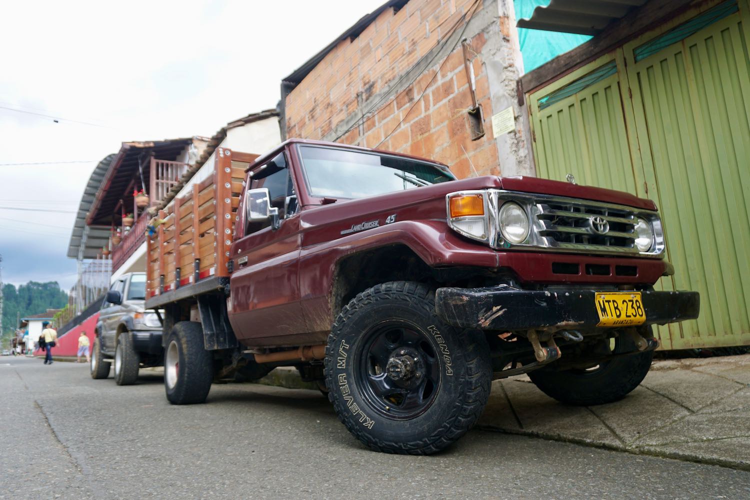 Off-Road Retro: Toyota's Latest Land Cruiser 70 is the Forbidden Fruit ...