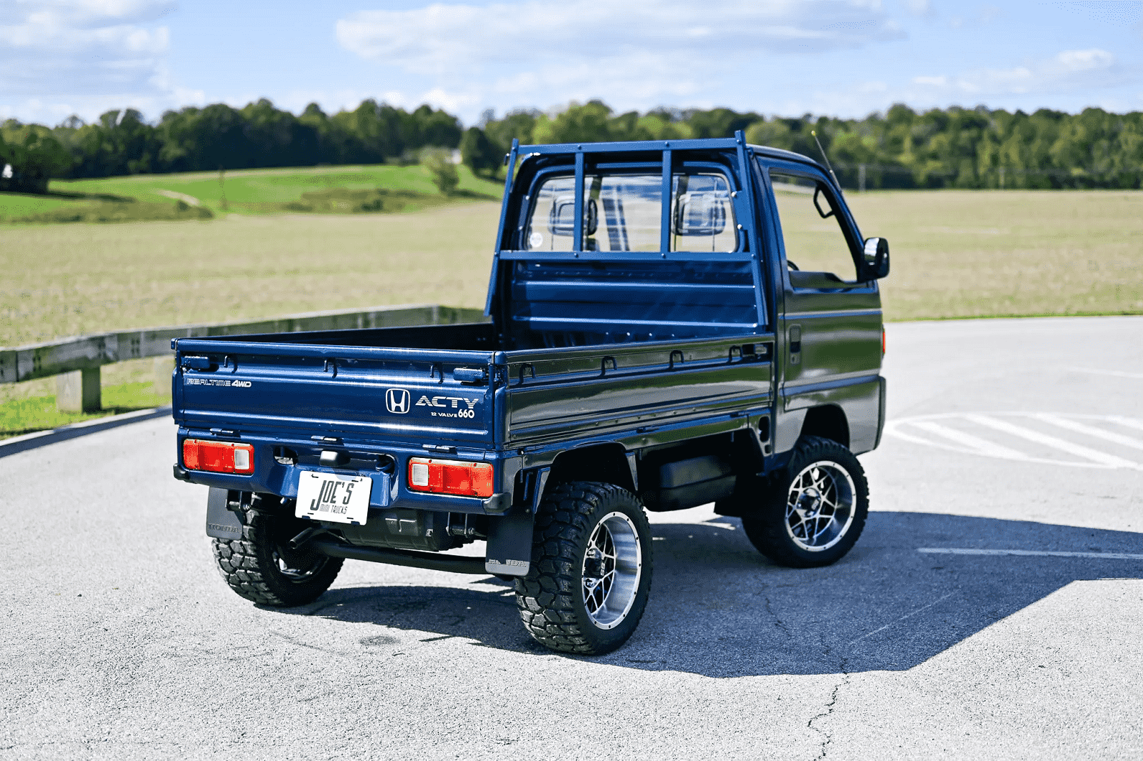 If You're Looking for a Tiny Cheap 4WD Pickup, the Honda Acty Might Be It
