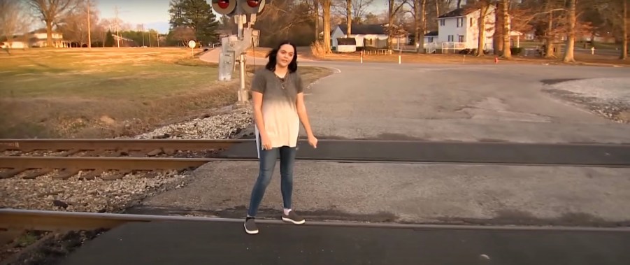 18-Year-Old Girl Sacrifices Herself to Save Wheelchair-Bound Woman at a ...