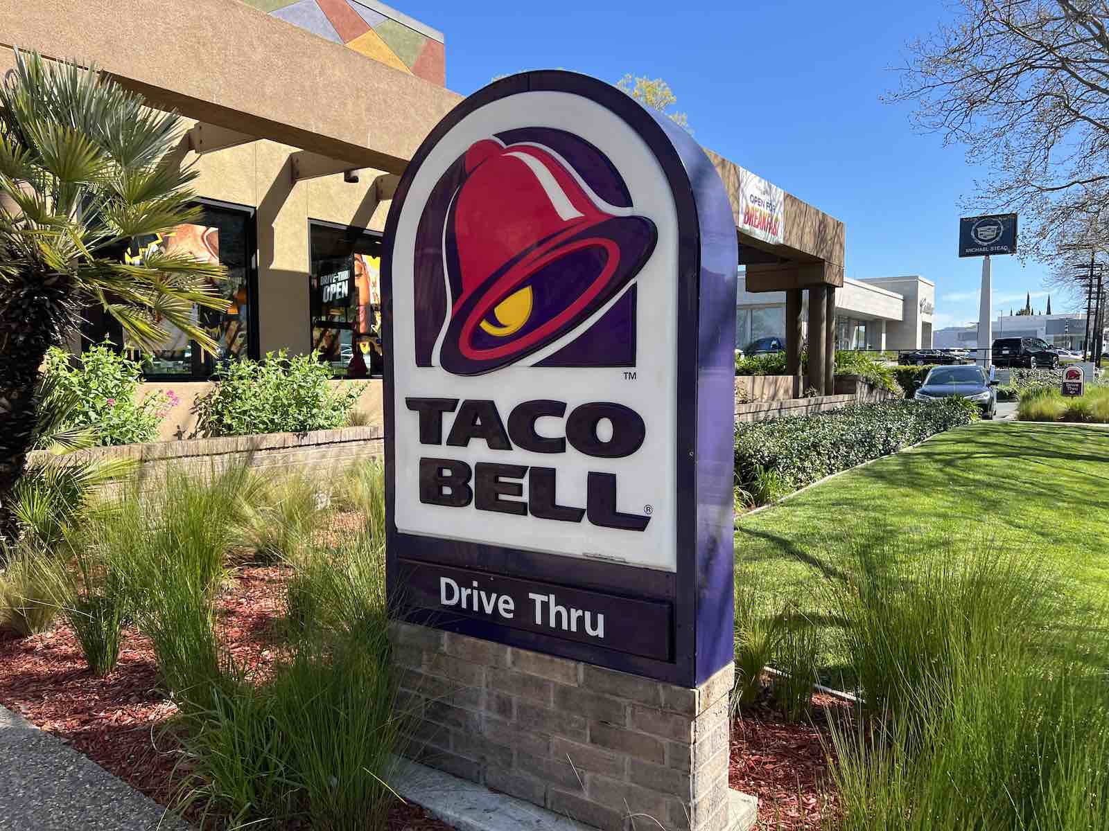 Taco Bell Employee Completes CPR, Saves Baby's Life