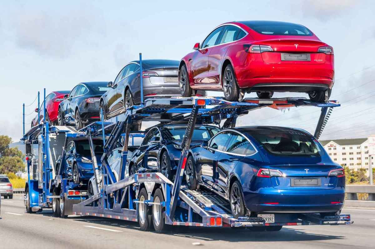 Car Transport Trucks Require a Ballet of Tetris Skills to Load - Watch ...