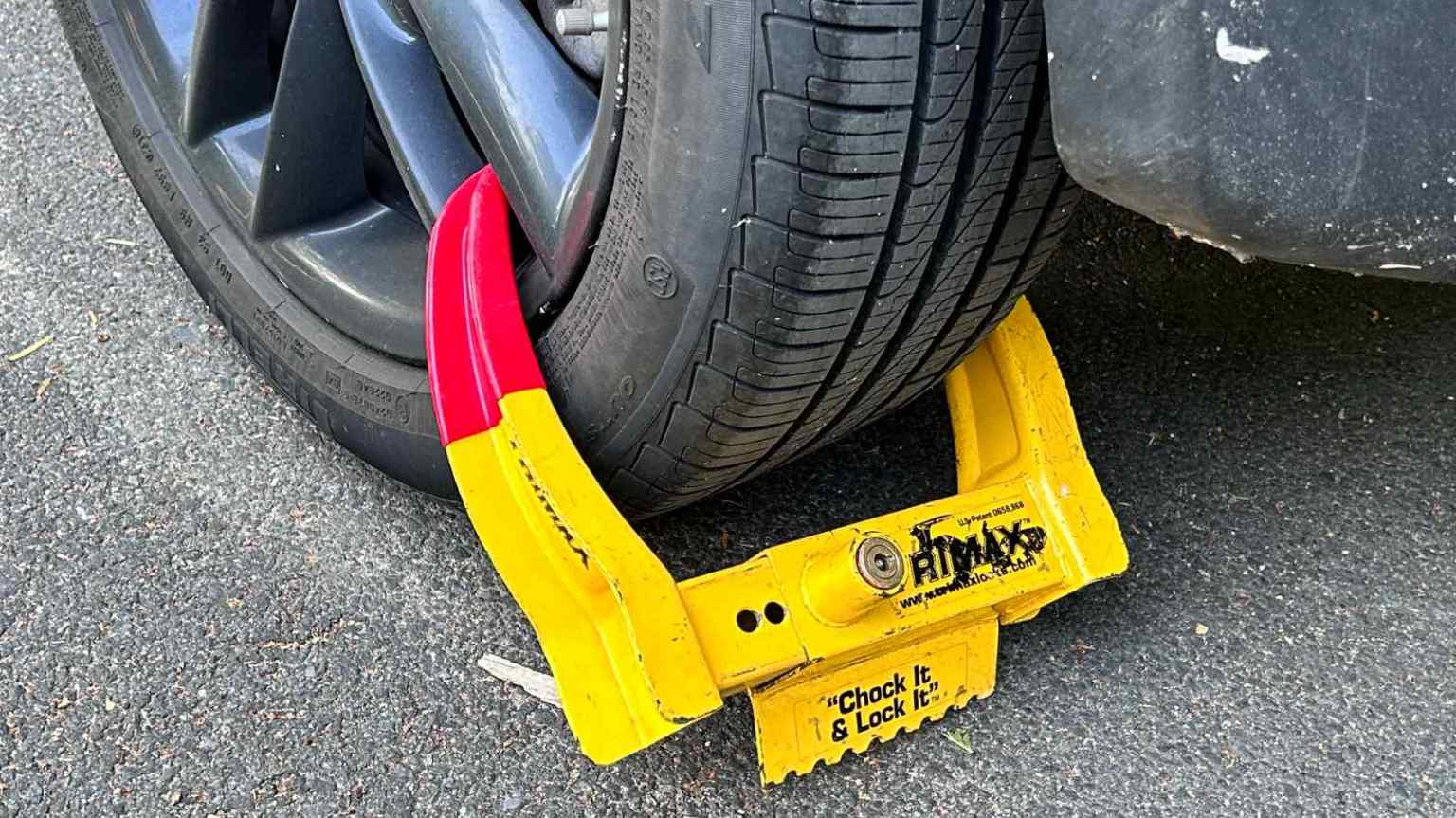 Cities Are Adopting the Parking Barnacle Over the Car Boot