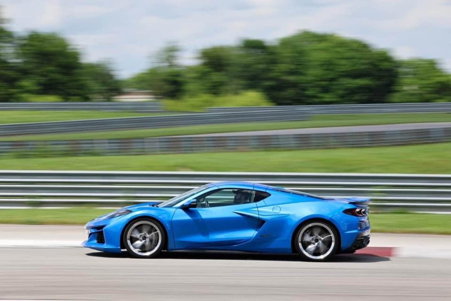 I Drove 1 of the Fastest American Cars Ever on the Track and It Lived ...