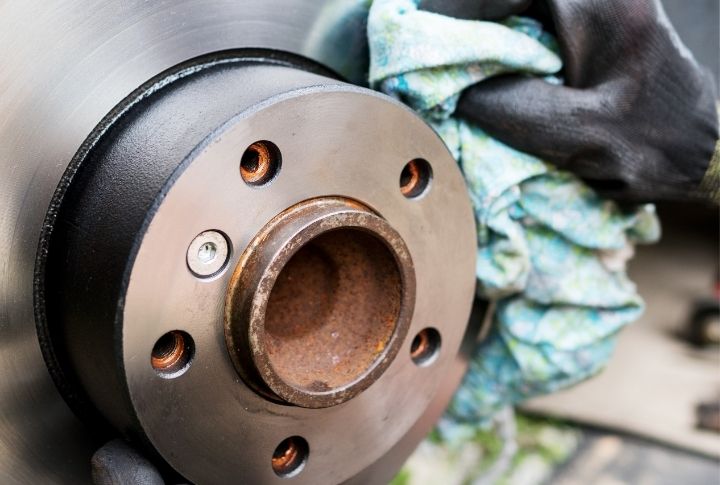 15 Common Mistakes to Avoid When Changing Your Brake Pads - MotorBiscuit