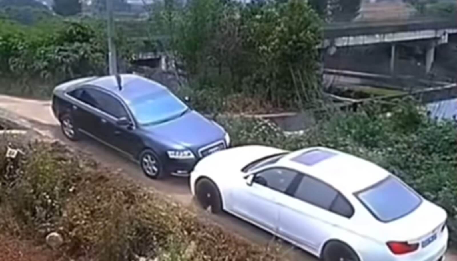 Watch This Two-Way Street Passing Maneuver That Most Americans ...