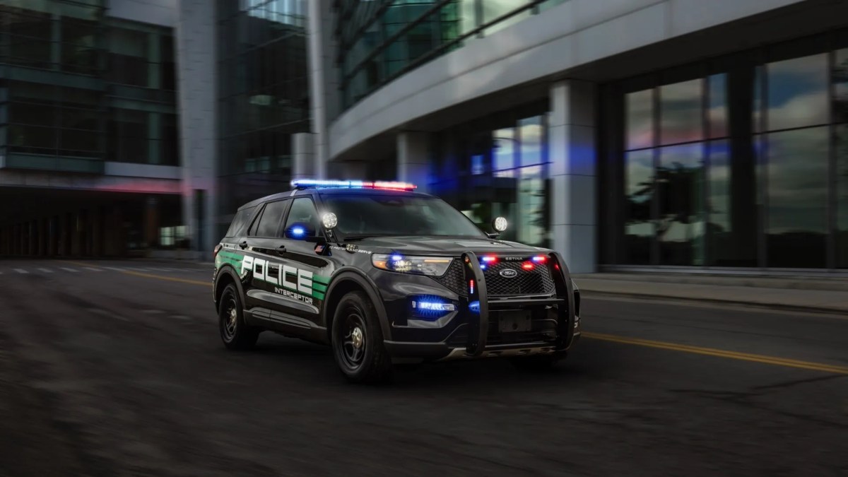 The 2025 Ford Explorer Hybrid is standard for police but forbidden to ...