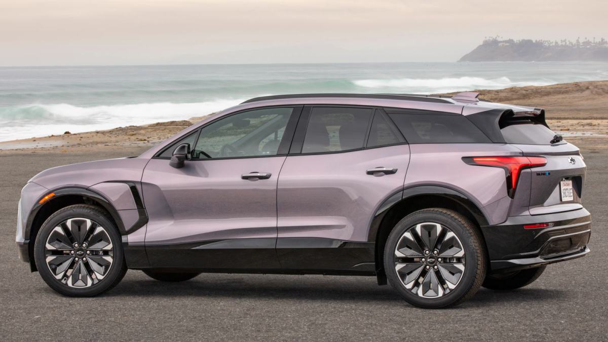 Chevrolet hopes to win you over with the 2025 Blazer EV in 2 big ways