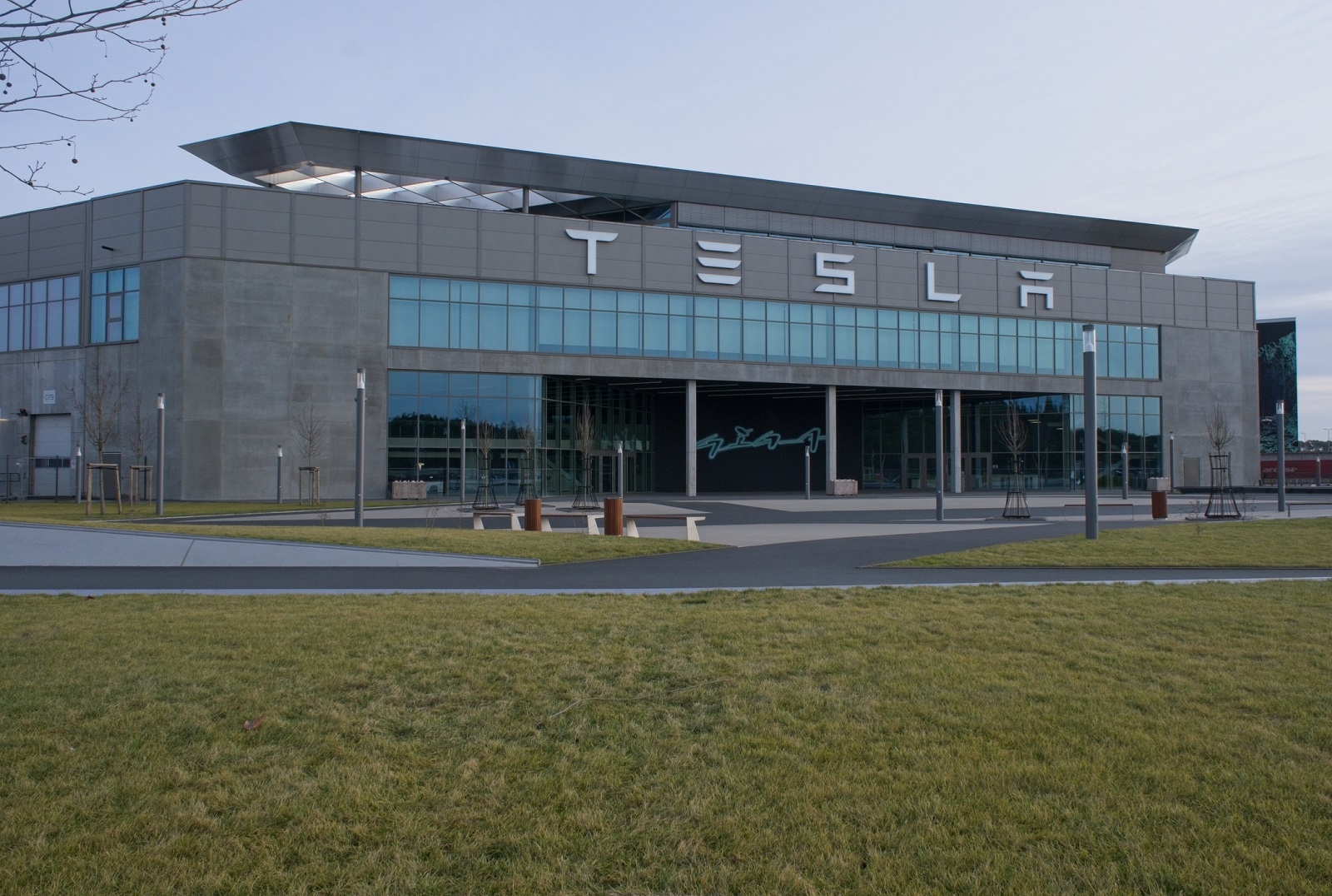 Tesla Gigafactory performs random, unannounced home visits - MotorBiscuit