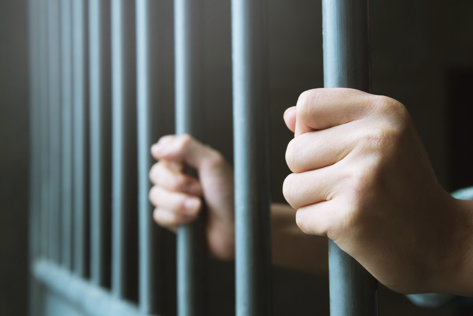 Suspect fleeing car chase accidentally locks himself in a prison ...