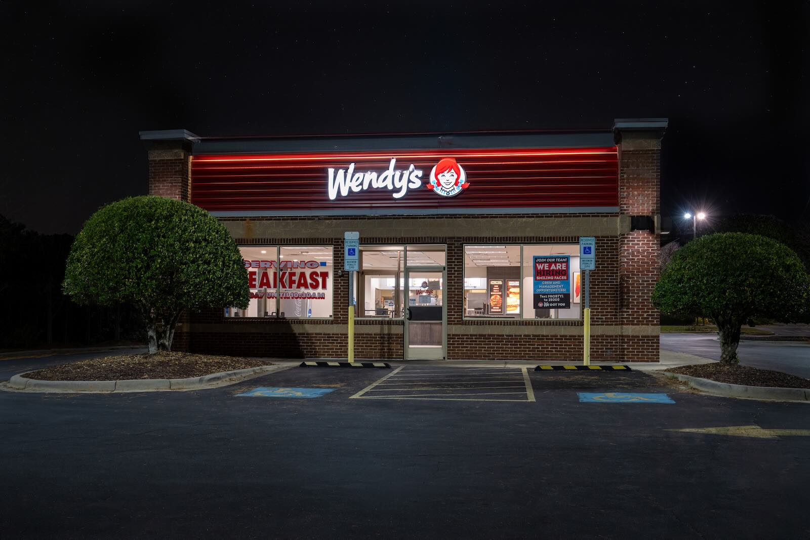 Florida man throws alligator through Wendy’s drive-through window, speeds off
