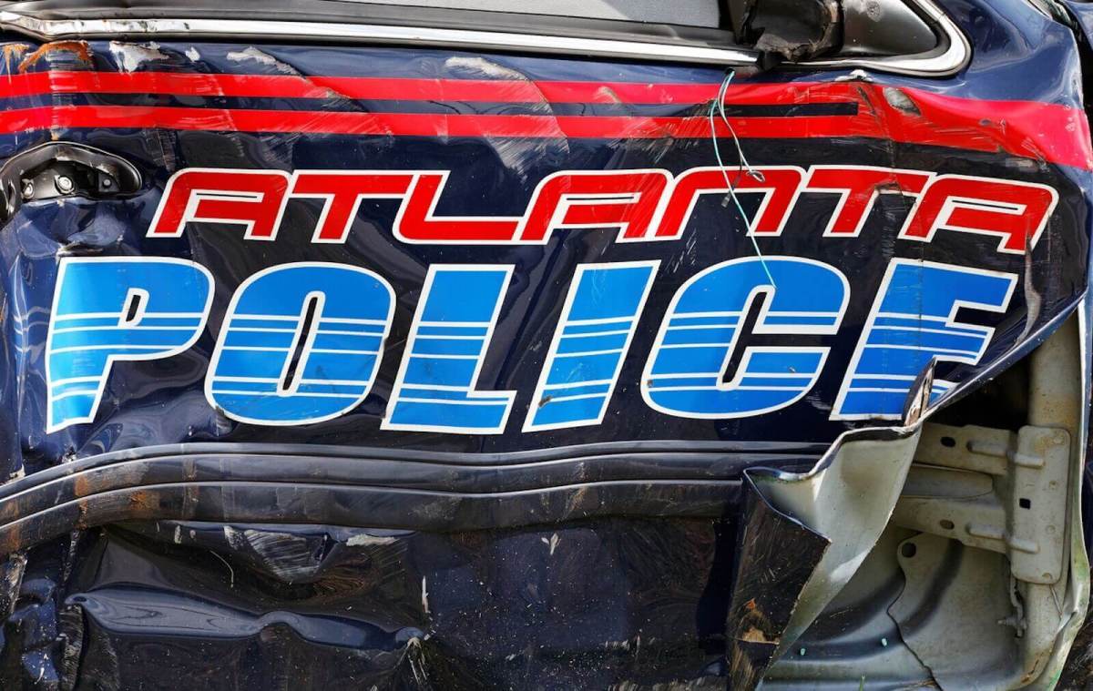 Atlanta semi-truck driver crashes massive truck into 3 police cars ...