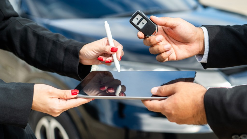 Car-buying expert says avoid dealerships that do these 5 things