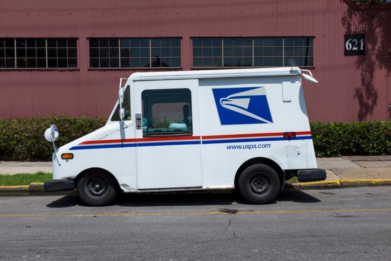 USPS driver hits a Volkswagen Jetta, panics, runs, and quits job