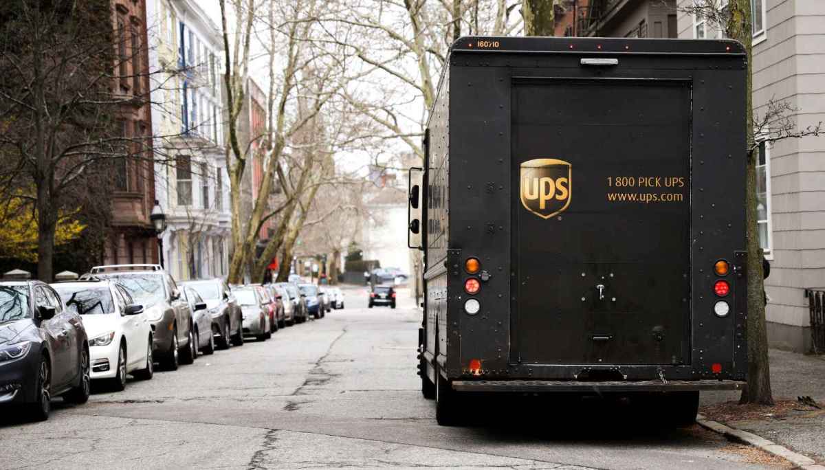 UPS delivery driver caught on camera opening package and stealing $400 ...