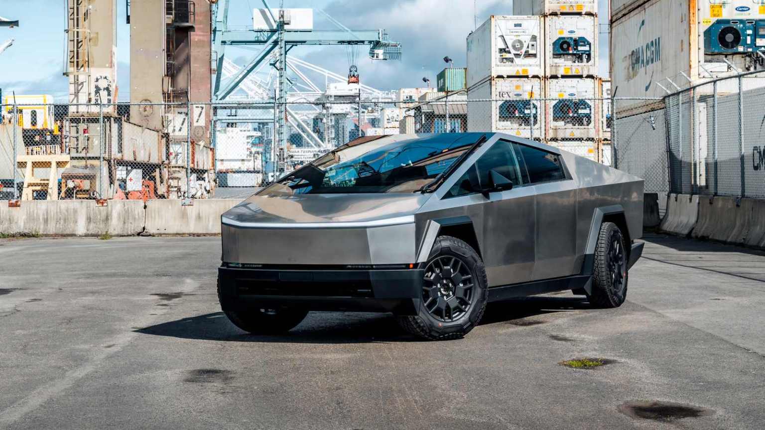 Cybertruck driver says he almost died after the self driving technology ...