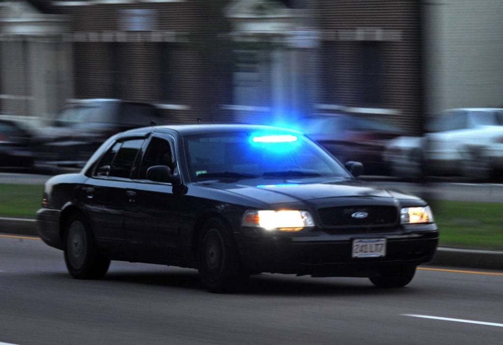 Former cop shares just how hard it can be to spot an undercover police car