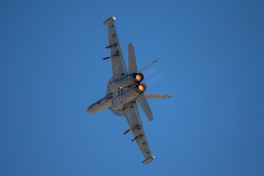 Watch a US Navy fighter jet crash into the ocean off the coast of San ...