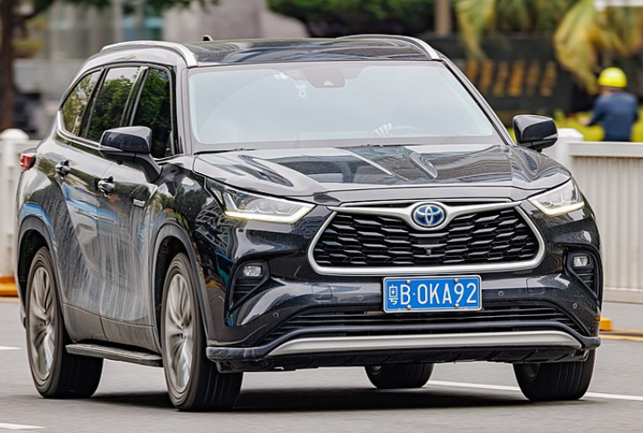 10 Adventure-Ready SUVs That Won’t Drain Your Gas Budget - MotorBiscuit