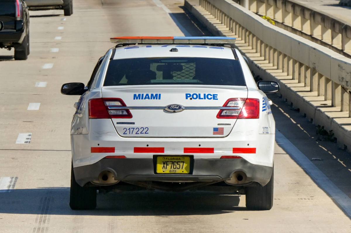 East Coast police officer confirms that cops can always run your plates ...