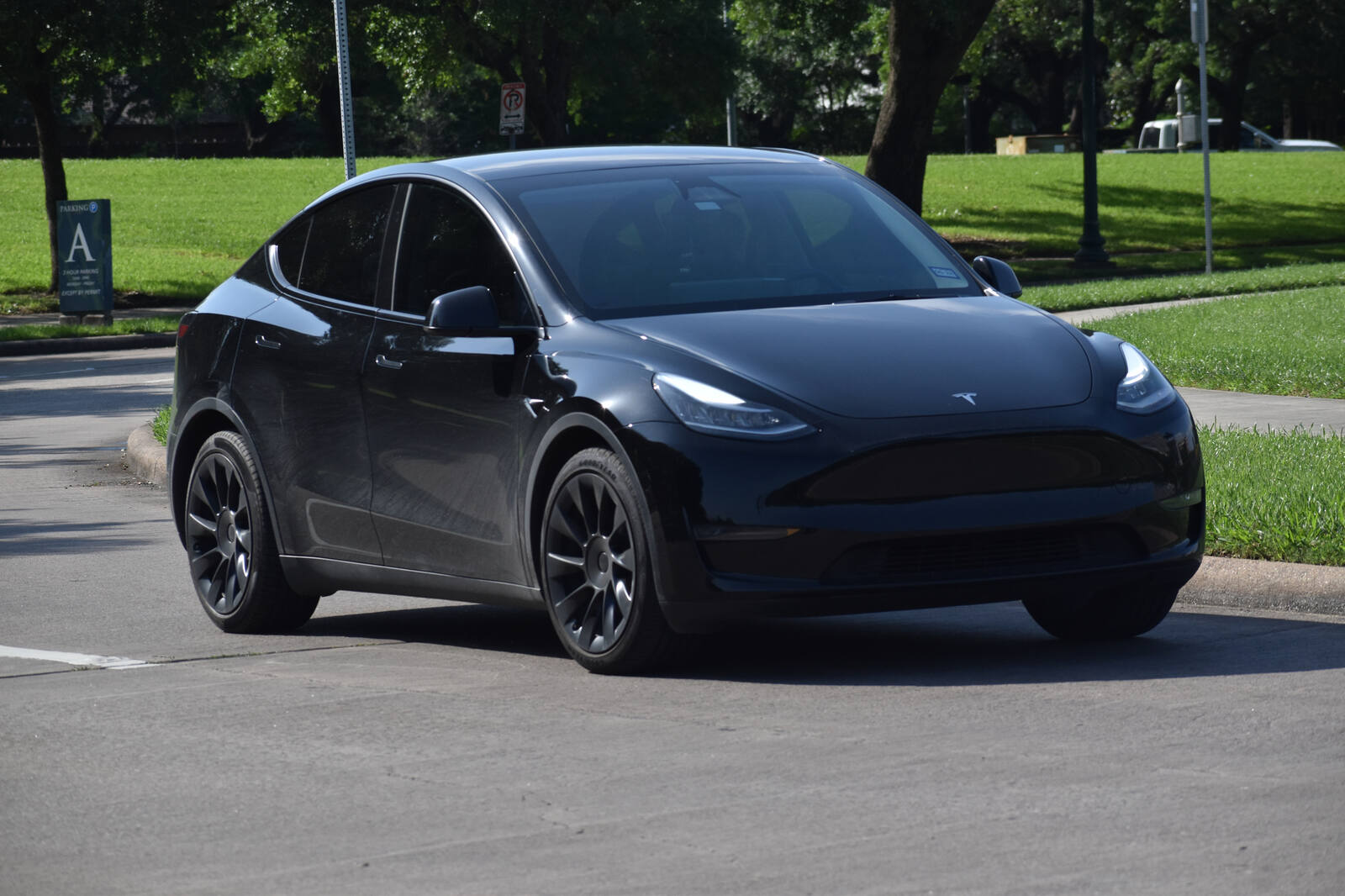 Tesla Model X owner explains footage of him striking a pedestrian ...