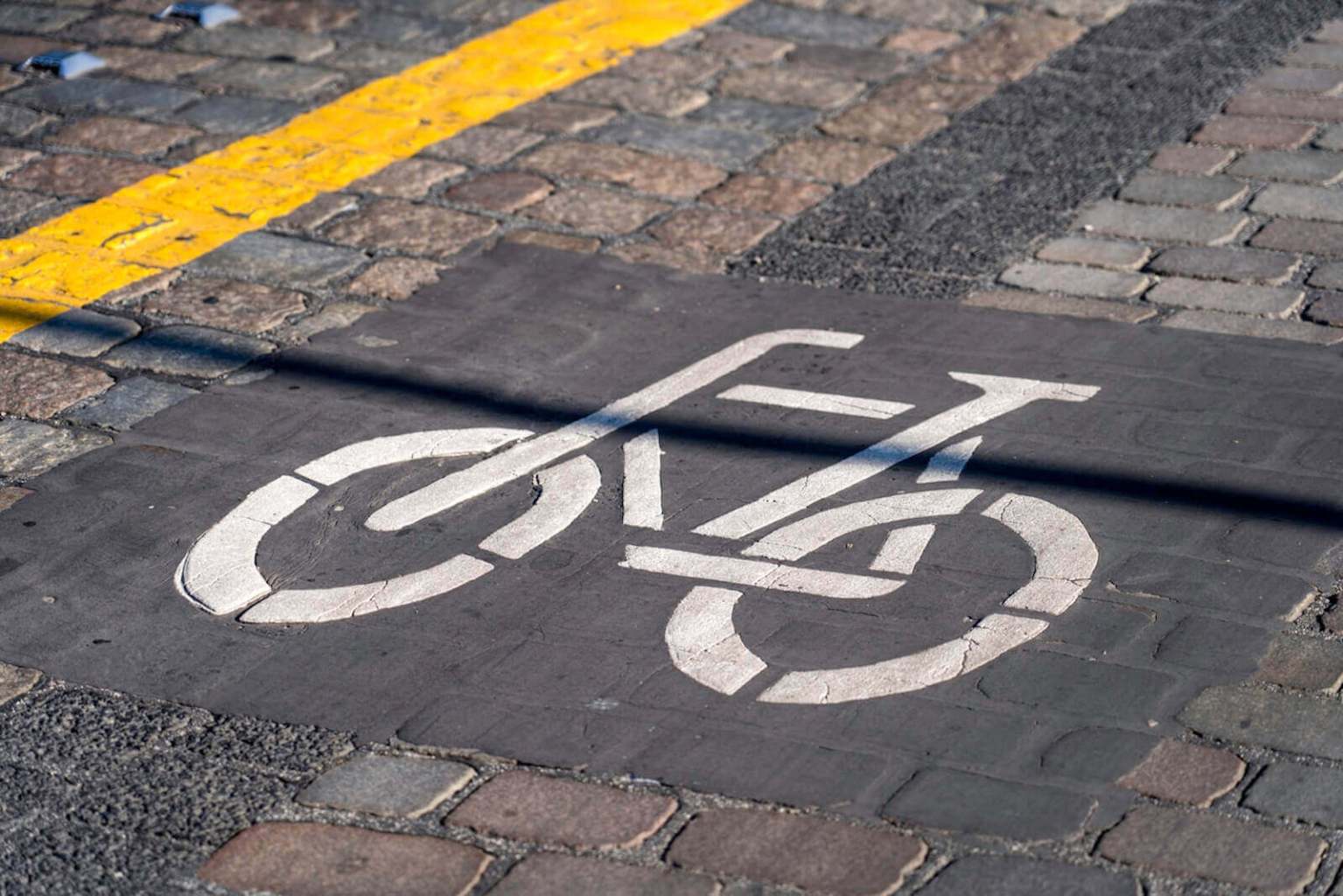 Ford F-150 driver with road rage tries to run over bicyclist [Video]