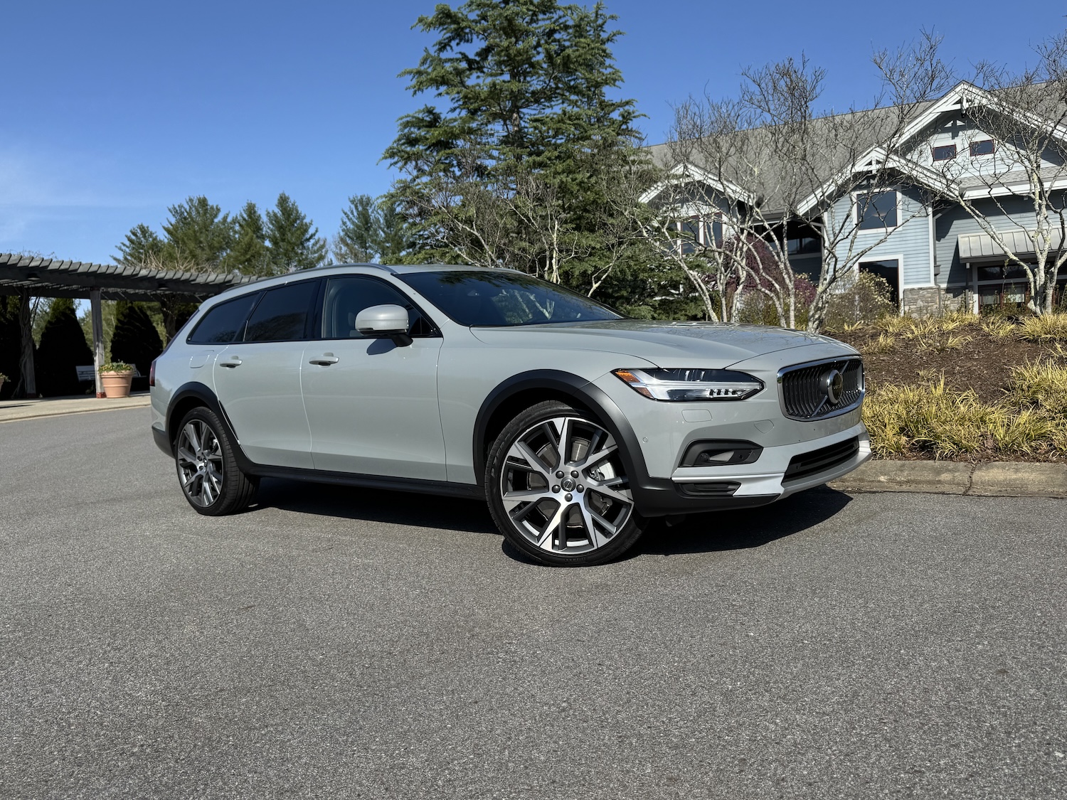 The 2025 Volvo V90 only needs 2 updates as it crushes wagon rivals